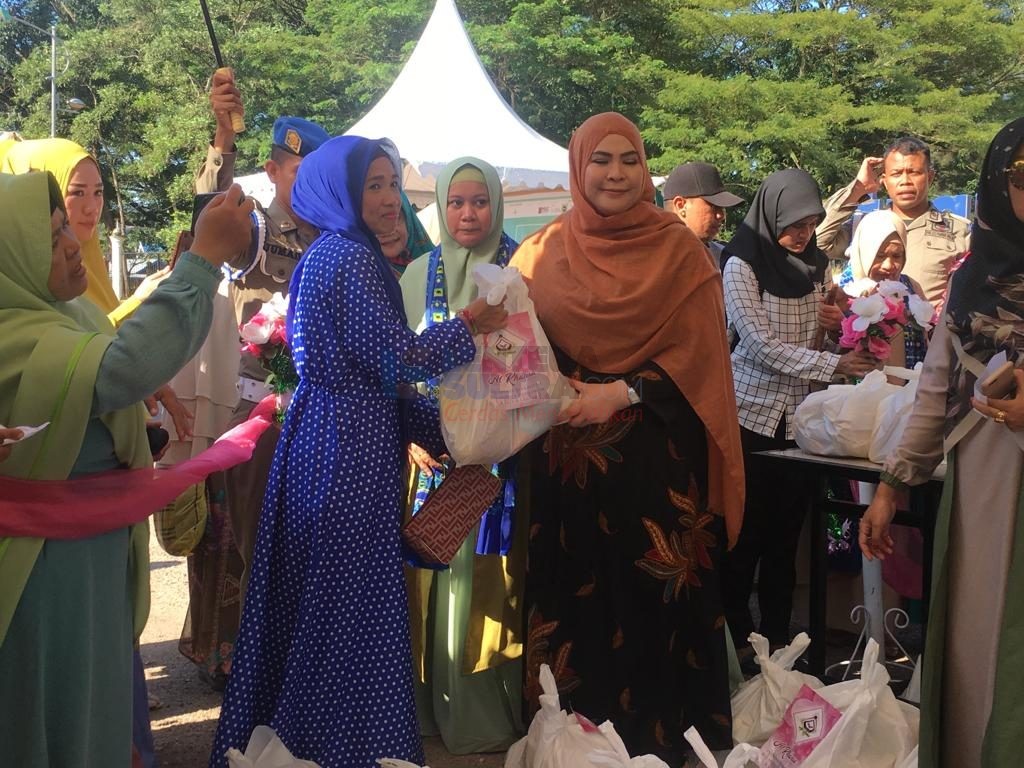 Agista Ariany Ali Mazi Resmikan Bazar Ramadan Festival Al Khansa ...